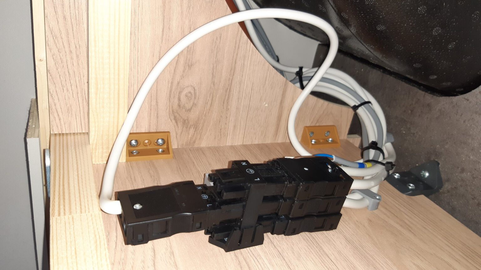 Steckdosen im Wohnwagen – Schlagercity